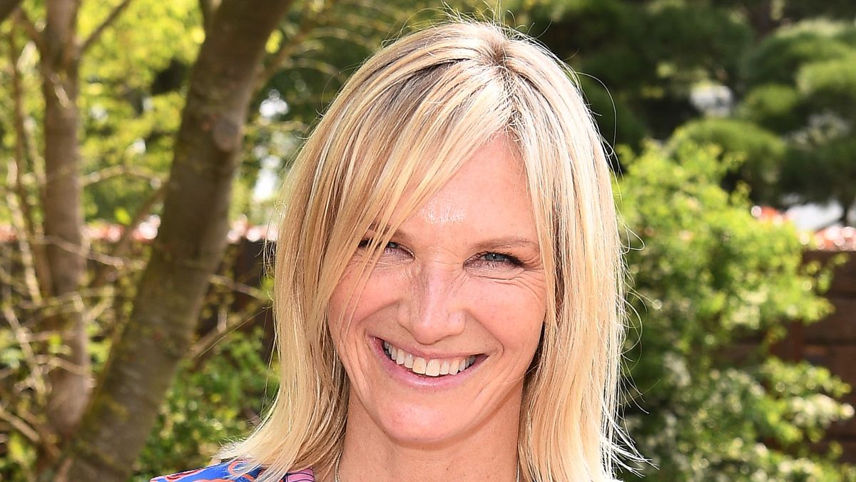 Jo Whiley’s chocolate brown velvet suit is perfect for autumn | Woman ...