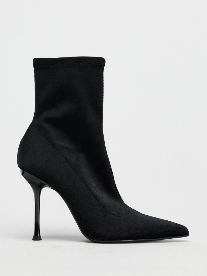6 2024 Heeled Shoe Trends That Will Elevate Your Spring Wardrobe | Who ...