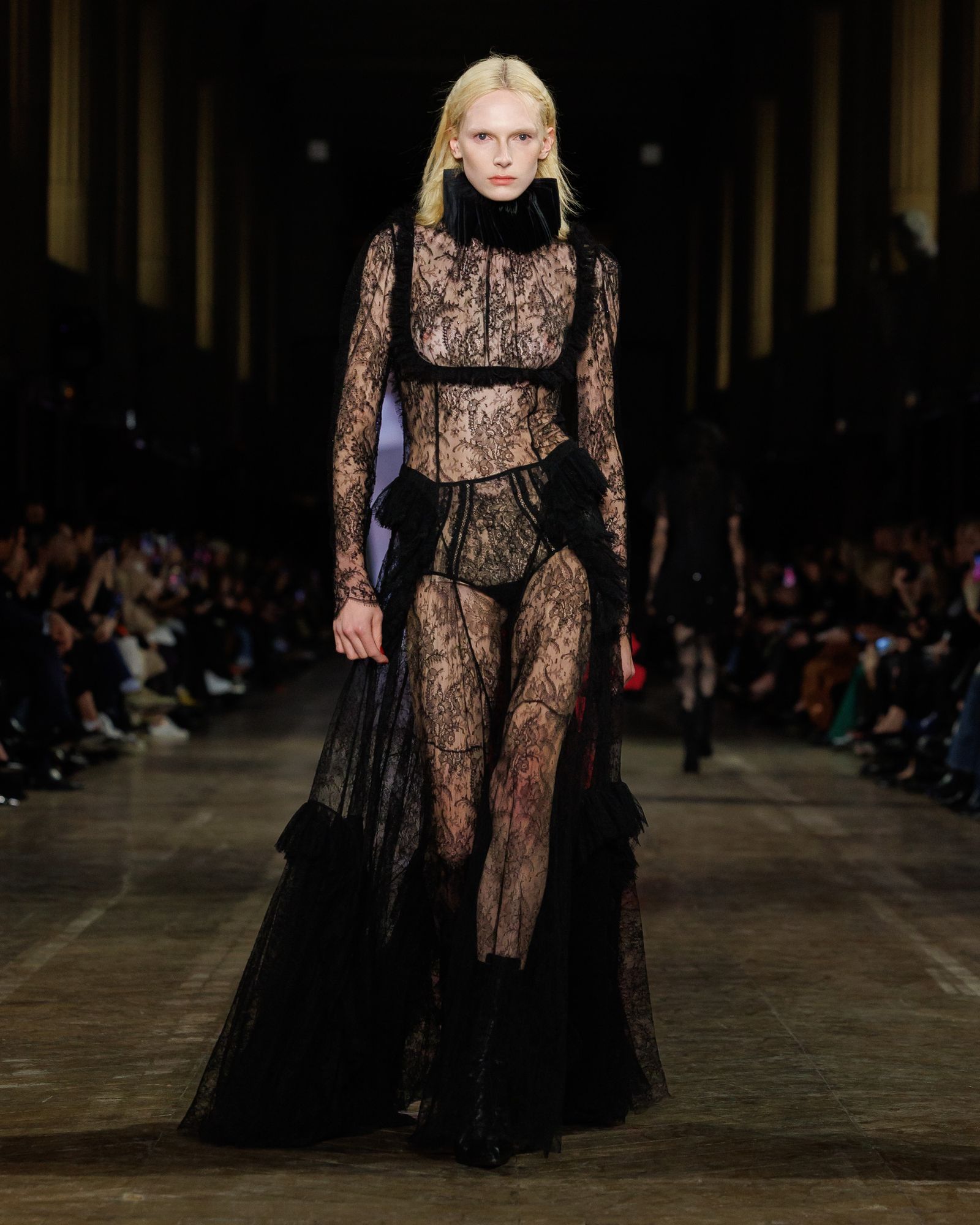 5 Key Takeaways From Alexander McQueen's F/W 25 Show in Paris | Who What Wear