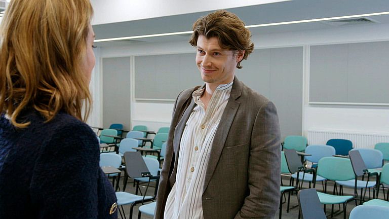 Doctors spoilers: Emma Reid in bed with Rob Hollins! | What to Watch