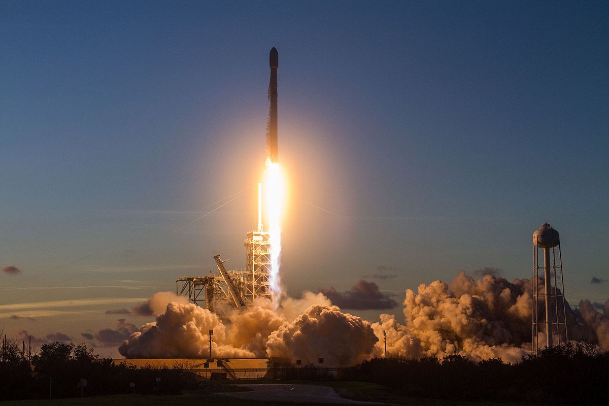 In Photos: SpaceX's Double Rocket Launches and Landings of October 2017 ...