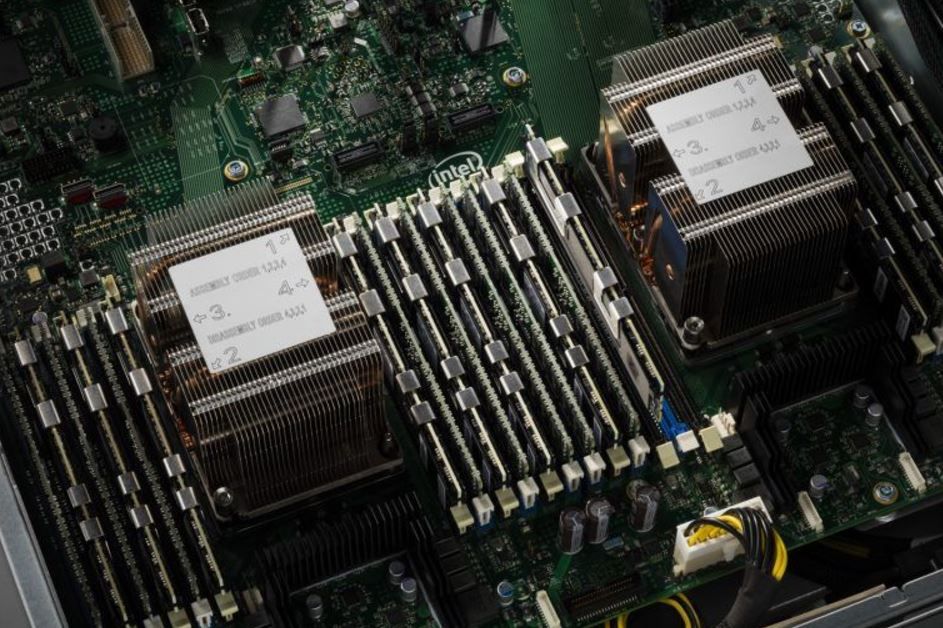 Intel Demos 3D XPoint Optane Memory DIMMs, Cascade Lake Xeons Come In ...