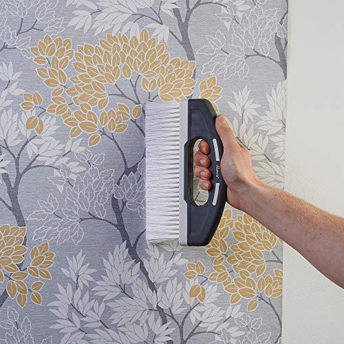 How to wallpaper corners for a professional-looking finish | Homebuilding