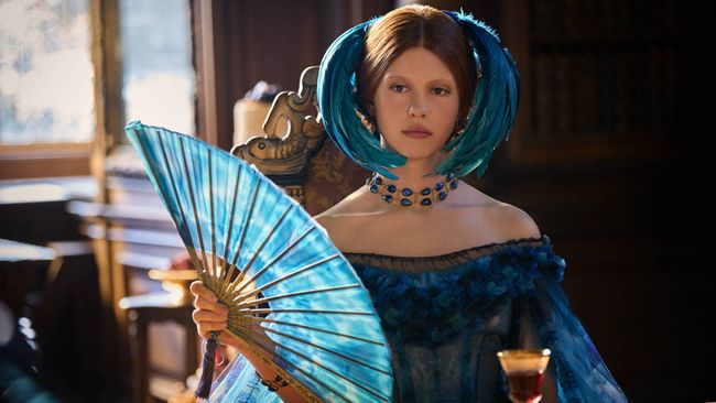 Star Trek Into Darkness’ Alice Eve Defends That Controversial Underwear ...