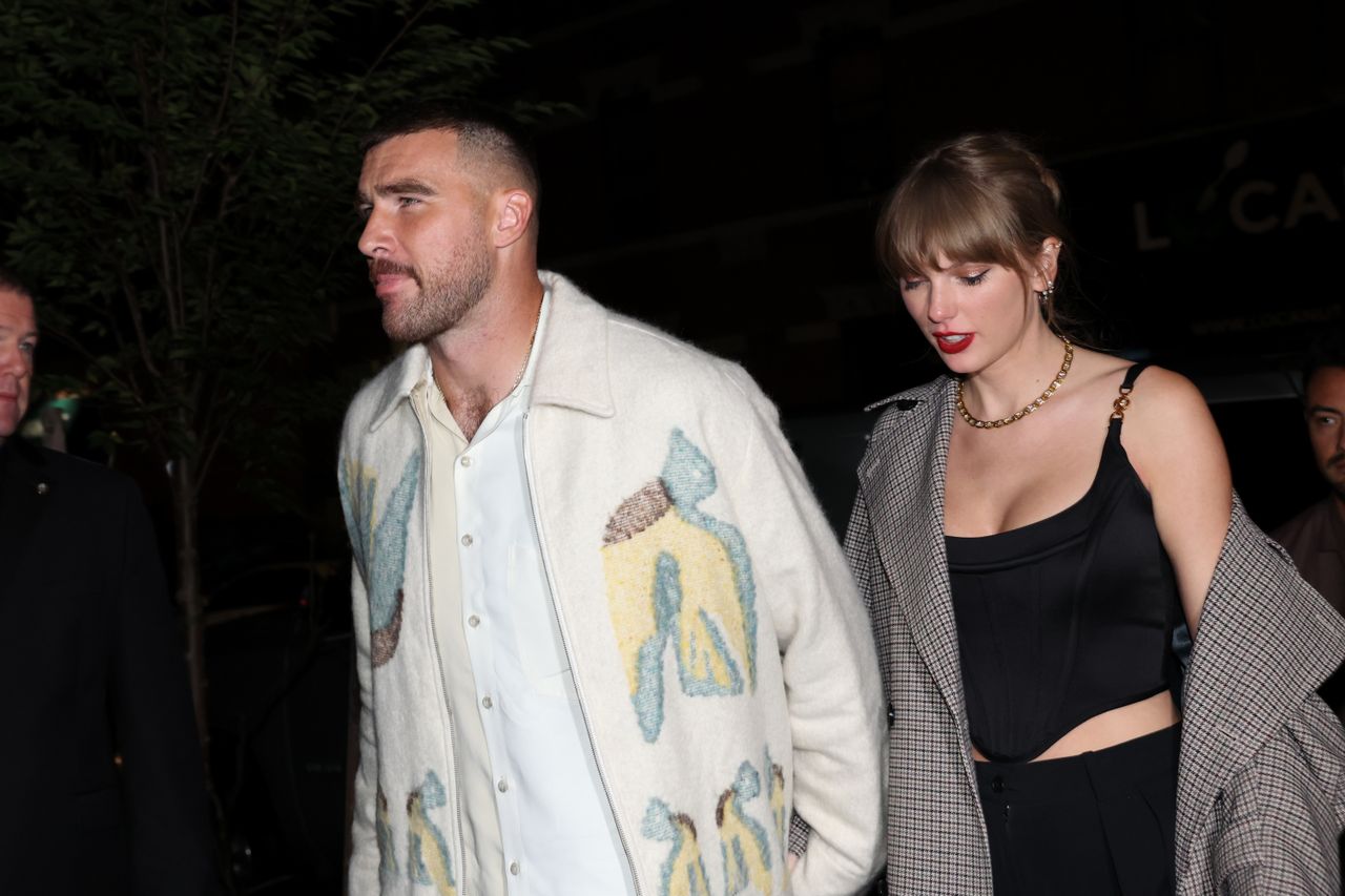 Taylor Swift and Travis Kelce Both Make Surprise Cameos on ‘Saturday ...