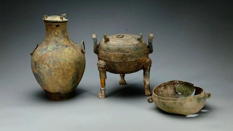 Ancient Chinese burials with swords and chariot cast light on violent ...