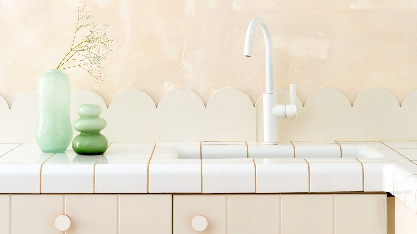 5 ways interior designers use "curved" tiles to design clever spaces ...
