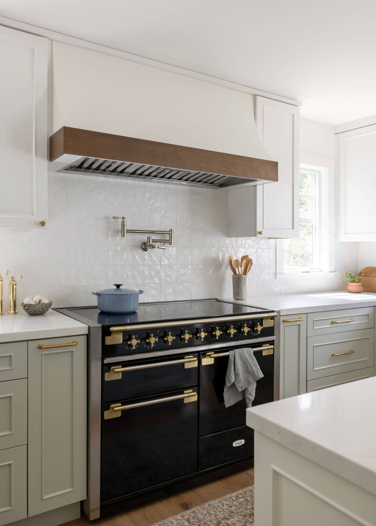 Modern AGA Kitchens That Prove These Stoves Aren't Just Trad | Livingetc