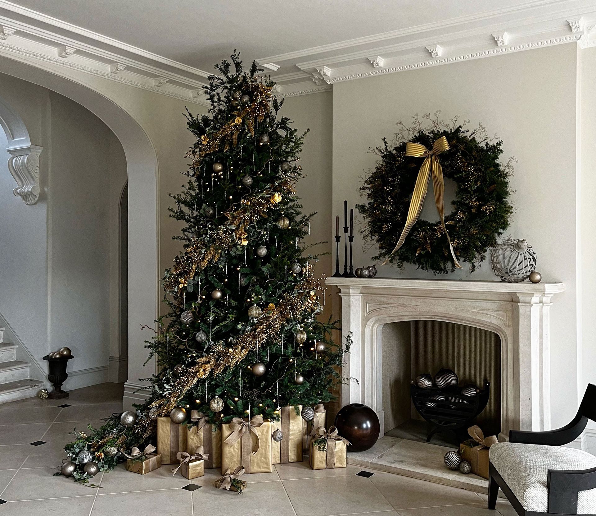 7 Tips From a Professional Christmas Tree Designer | Livingetc