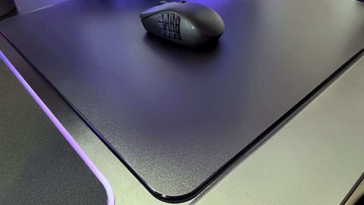 Razer Atlas Hands-On: Who Knew I Needed a $100 Glass Mouse Pad? | Tom's ...