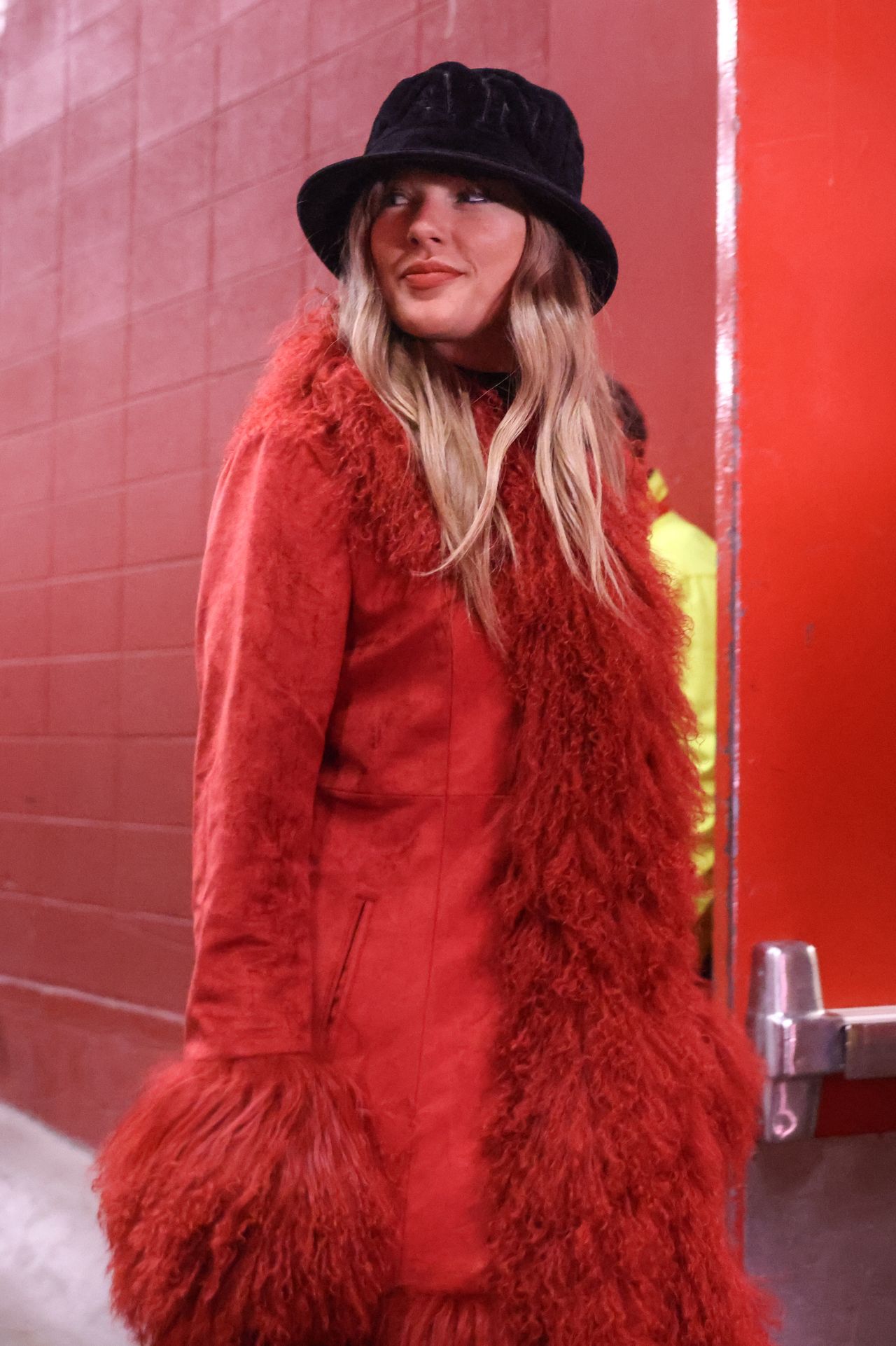 Taylor Swift Wears Red Fur Coat to Kansas City Chiefs Game | Marie Claire