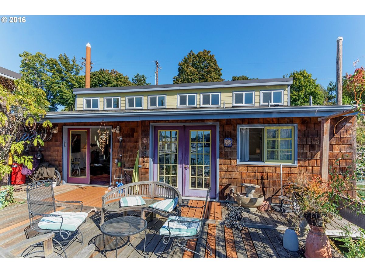 This floating bungalow in Portland gives new meaning to living 'on the ...