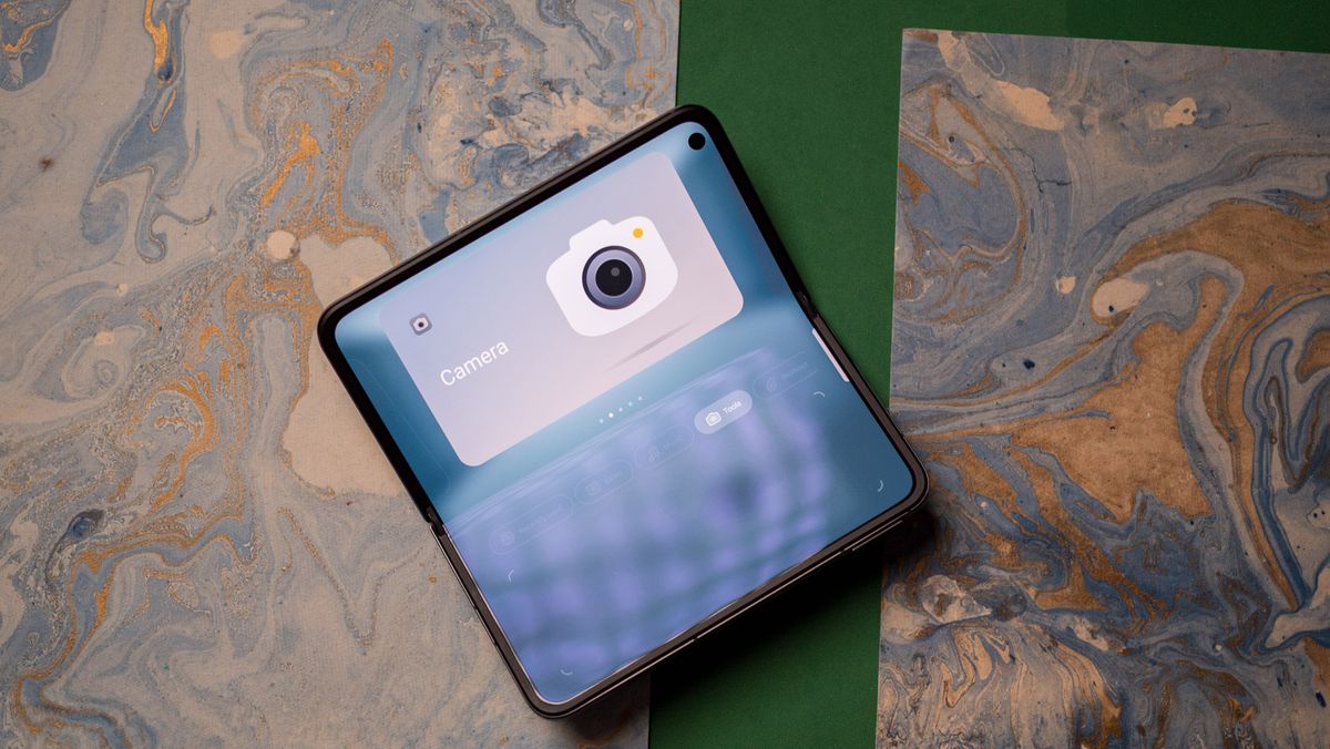 OPPO Find N2 hands-on review: This fun-sized foldable is amazing ...