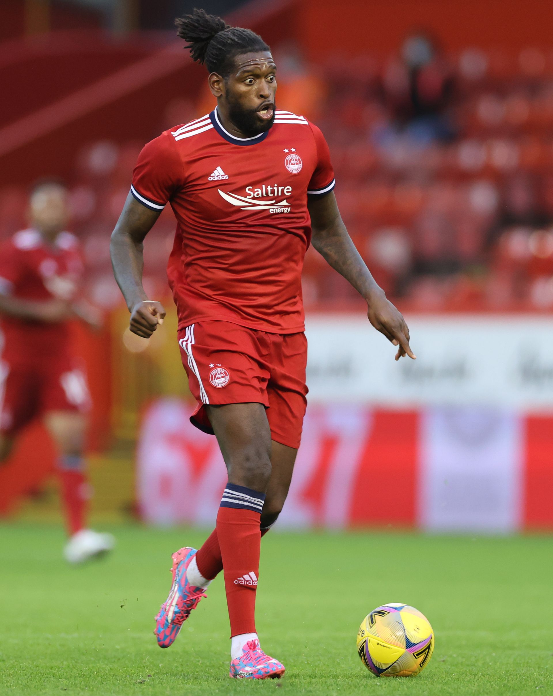 Emmanuel-Thomas relishing ‘different aura’ at Aberdeen after back-to ...