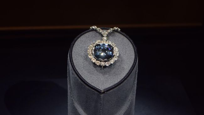 The Hope Diamond: The 'cursed' blue gemstone coveted by royalty | Live ...