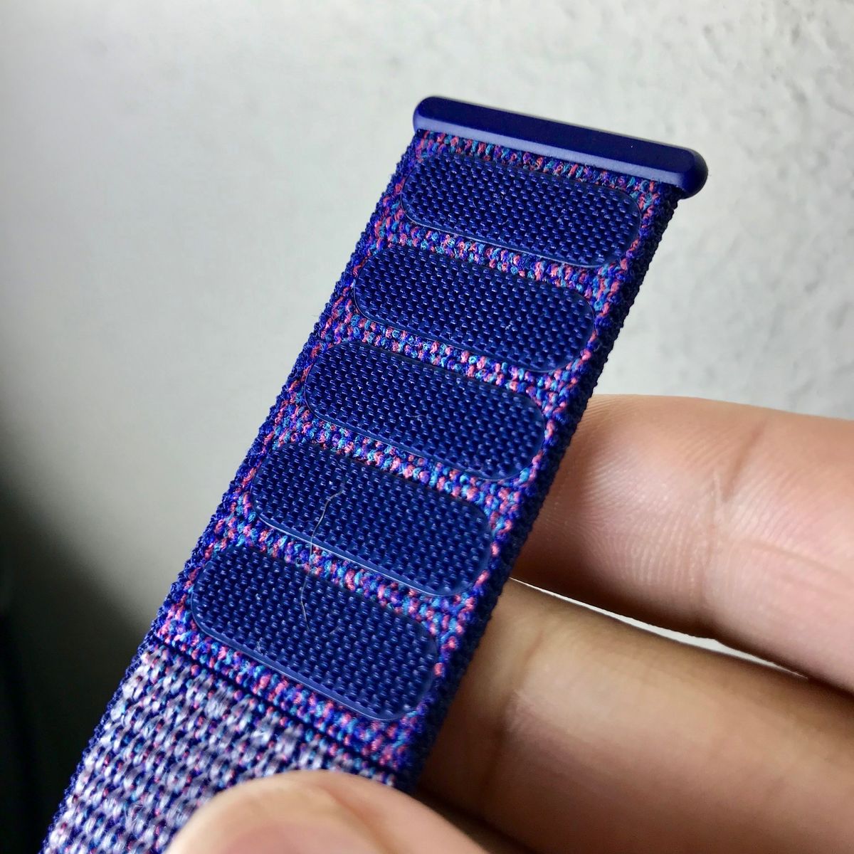 Apple Watch Sport Loop: an up close look at the new Midnight Blue band ...