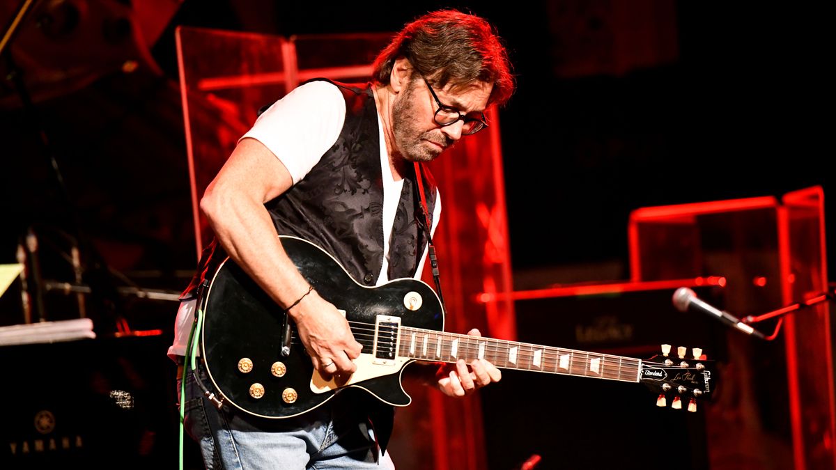 Al Di Meola on the problem with young online guitar players | Guitar World
