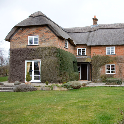 9 things you need to know before buying a thatched house | Ideal Home