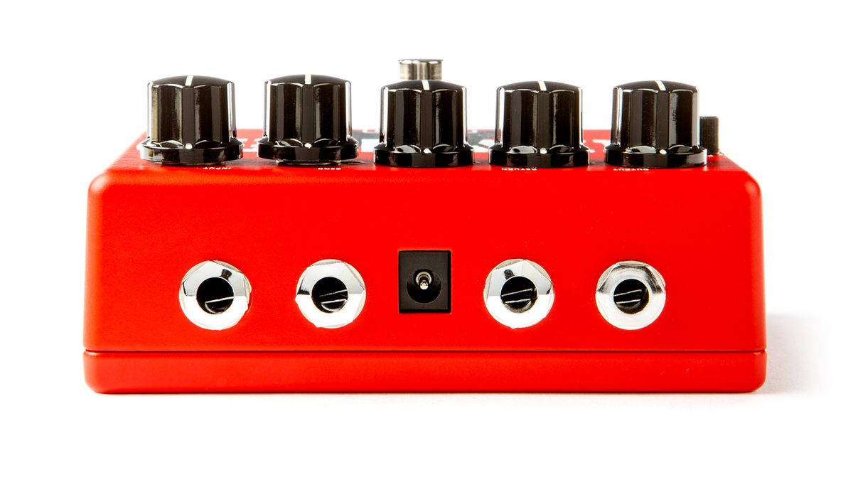 Tom Morello’s spectacular demo of his signature MXR Power 50 amp-in-a ...