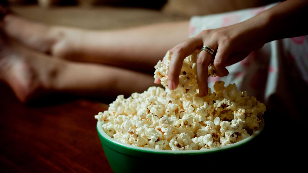 Watch this fitness influencer mix protein powder with popcorn for ...
