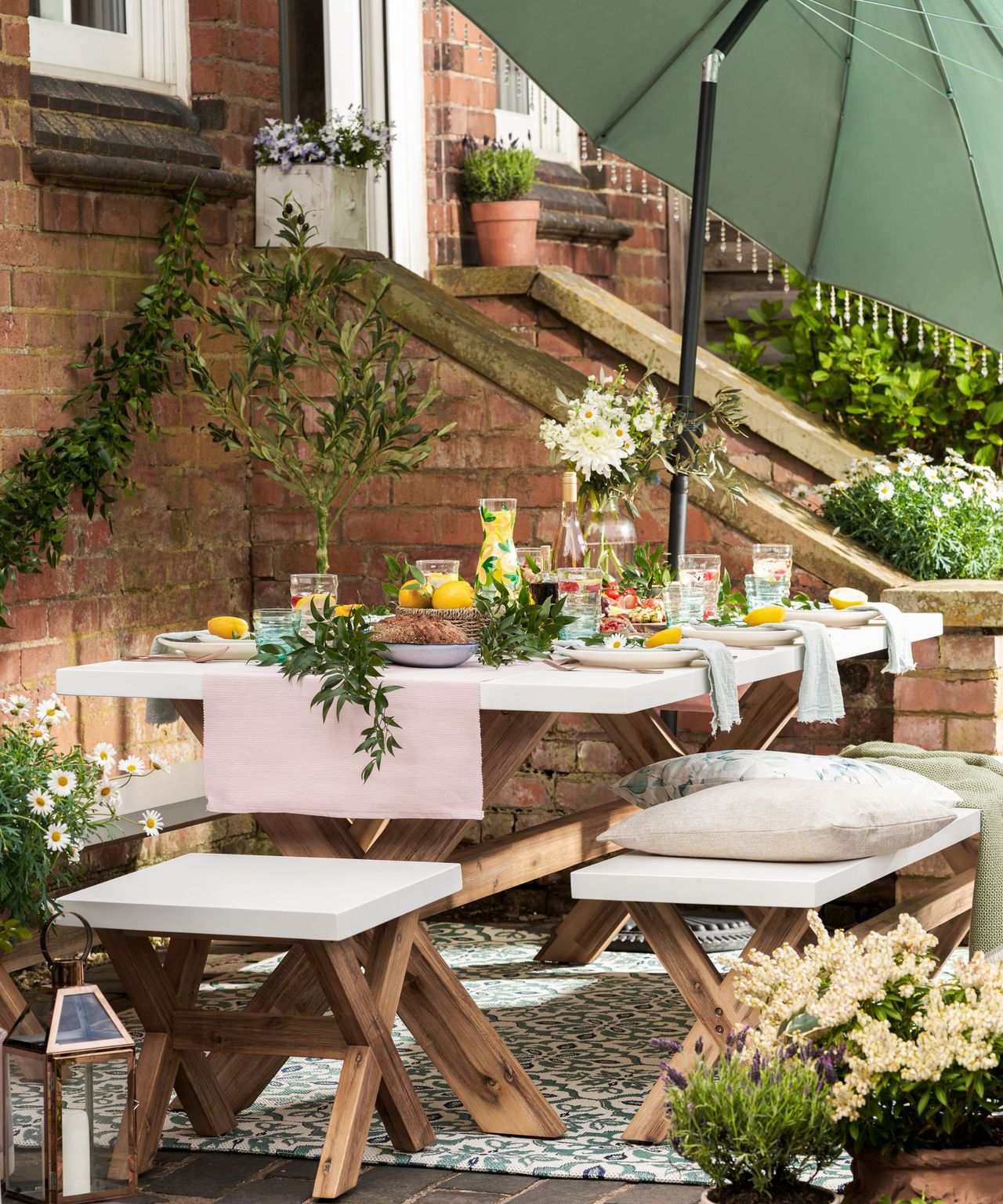 Outdoor spring decor ideas: 7 ways to decorate your yard | Real Homes