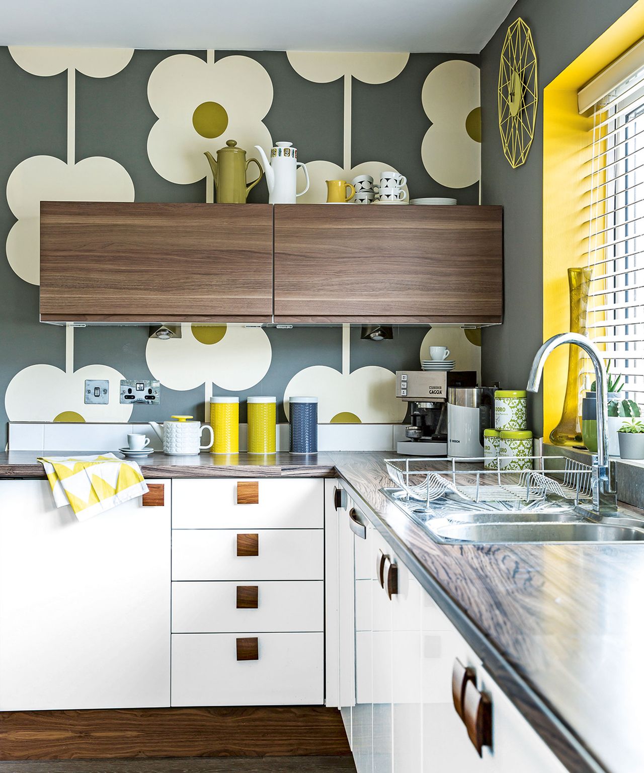 20 kitchen wallpaper decor ideas to add a new dimension | Ideal Home
