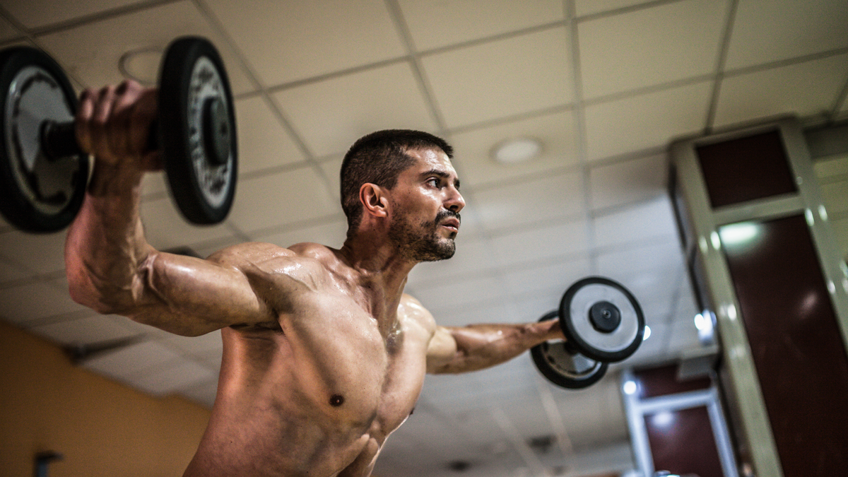 Two dumbbells and these three exercises to strengthen your entire back | T3