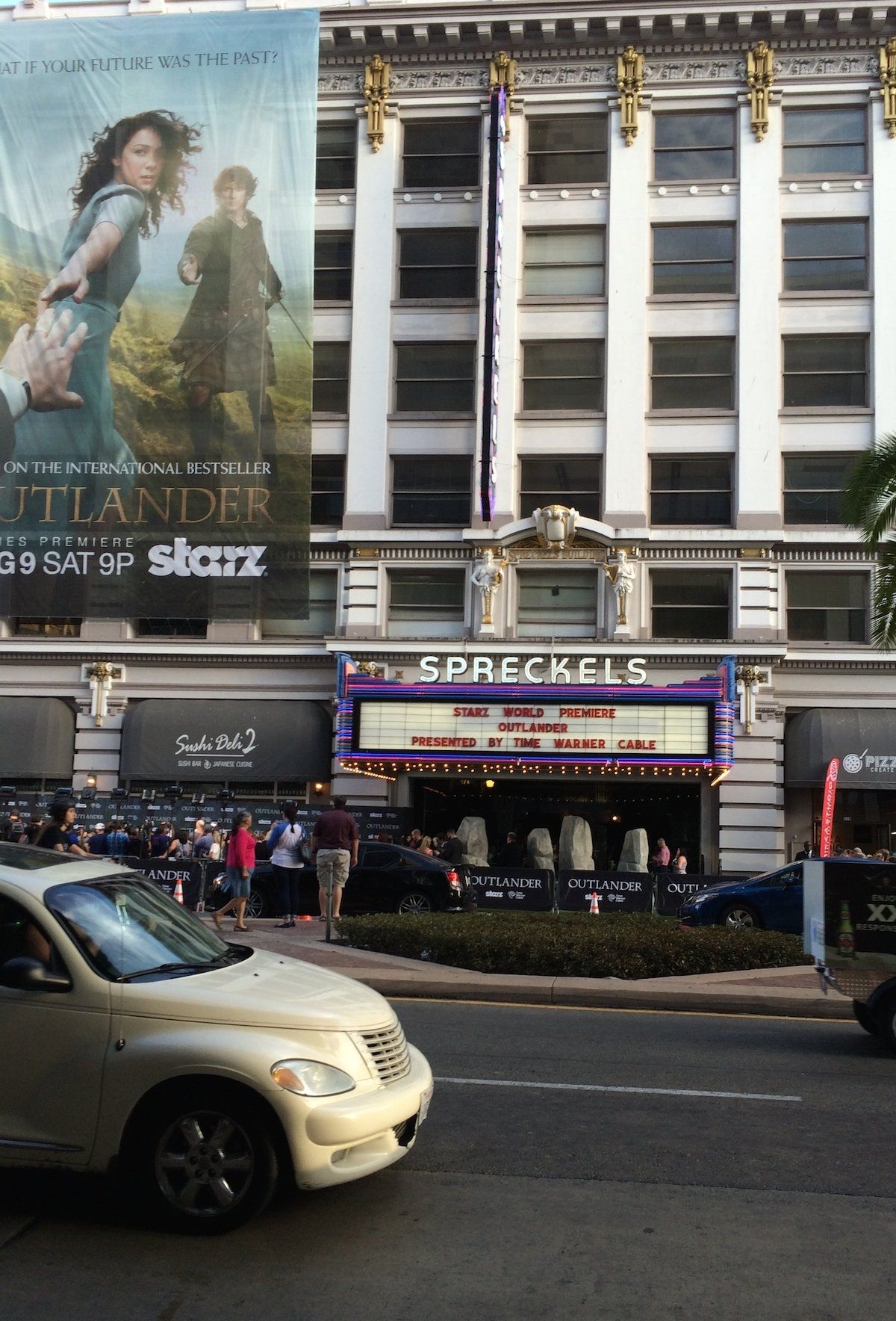 Outlander Makes Its World Premiere At Comic-Con With Kilts, Bagpipes ...