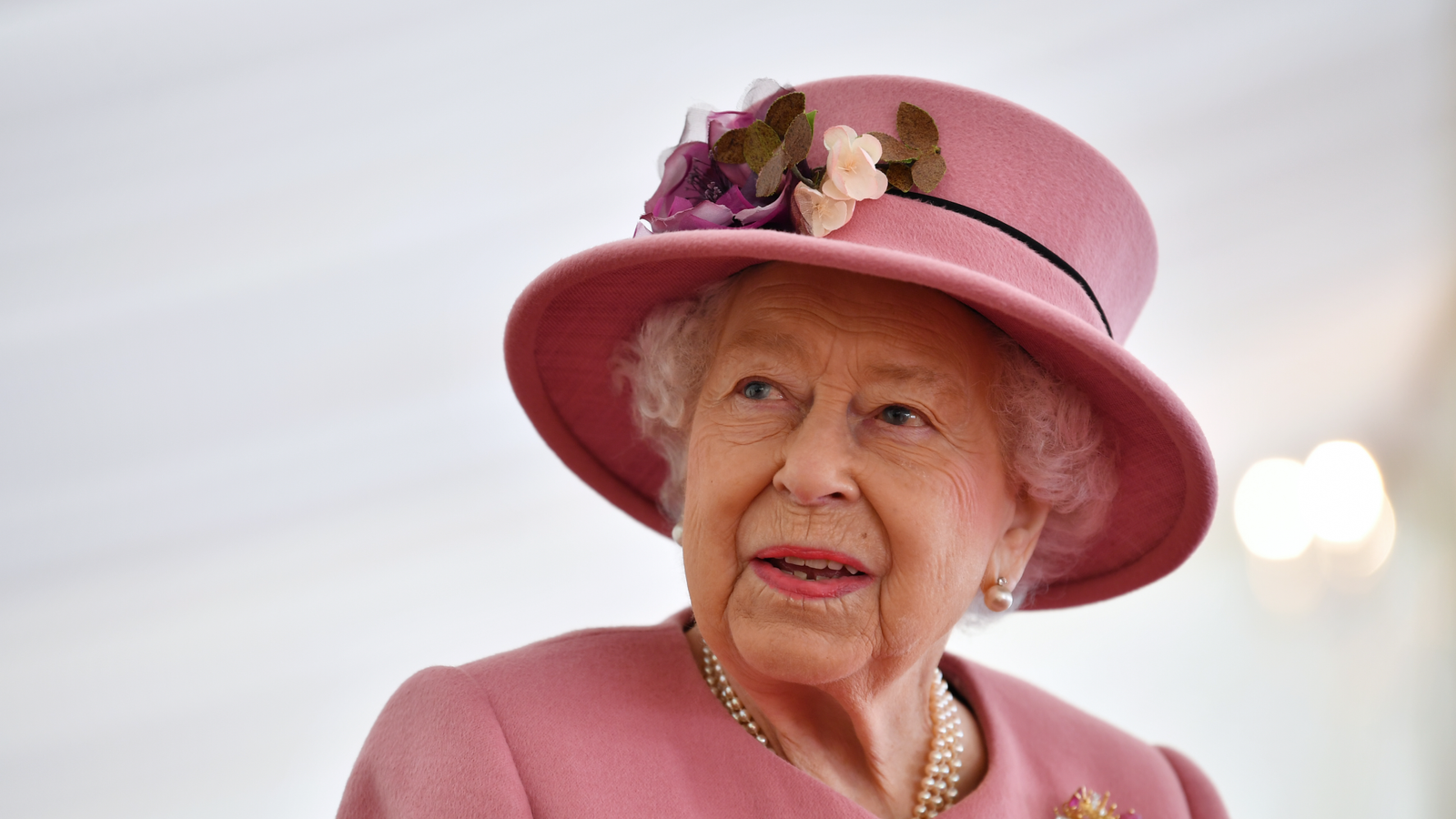 Queen Elizabeth's "Strong and Complex Personality" Will Be Honored in ...