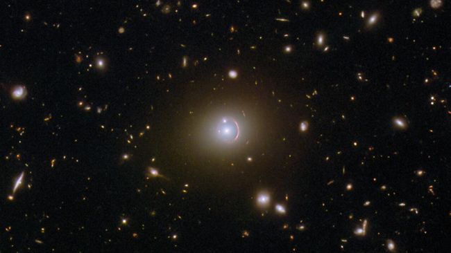 Stunning 'Einstein engagement ring' from the early universe is one of ...