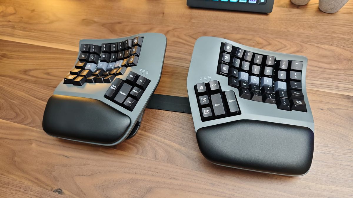 Kinesis Advantage360 Review: Niche, Comfy Keys with a Steep Learning Curve | Tom's Hardware