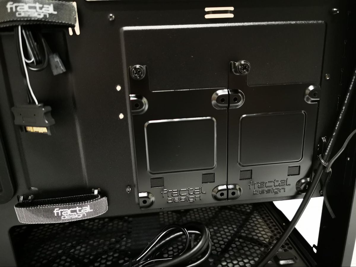 Fractal Design Vector RS Case Review: Flexible, but Expensive | Tom's ...