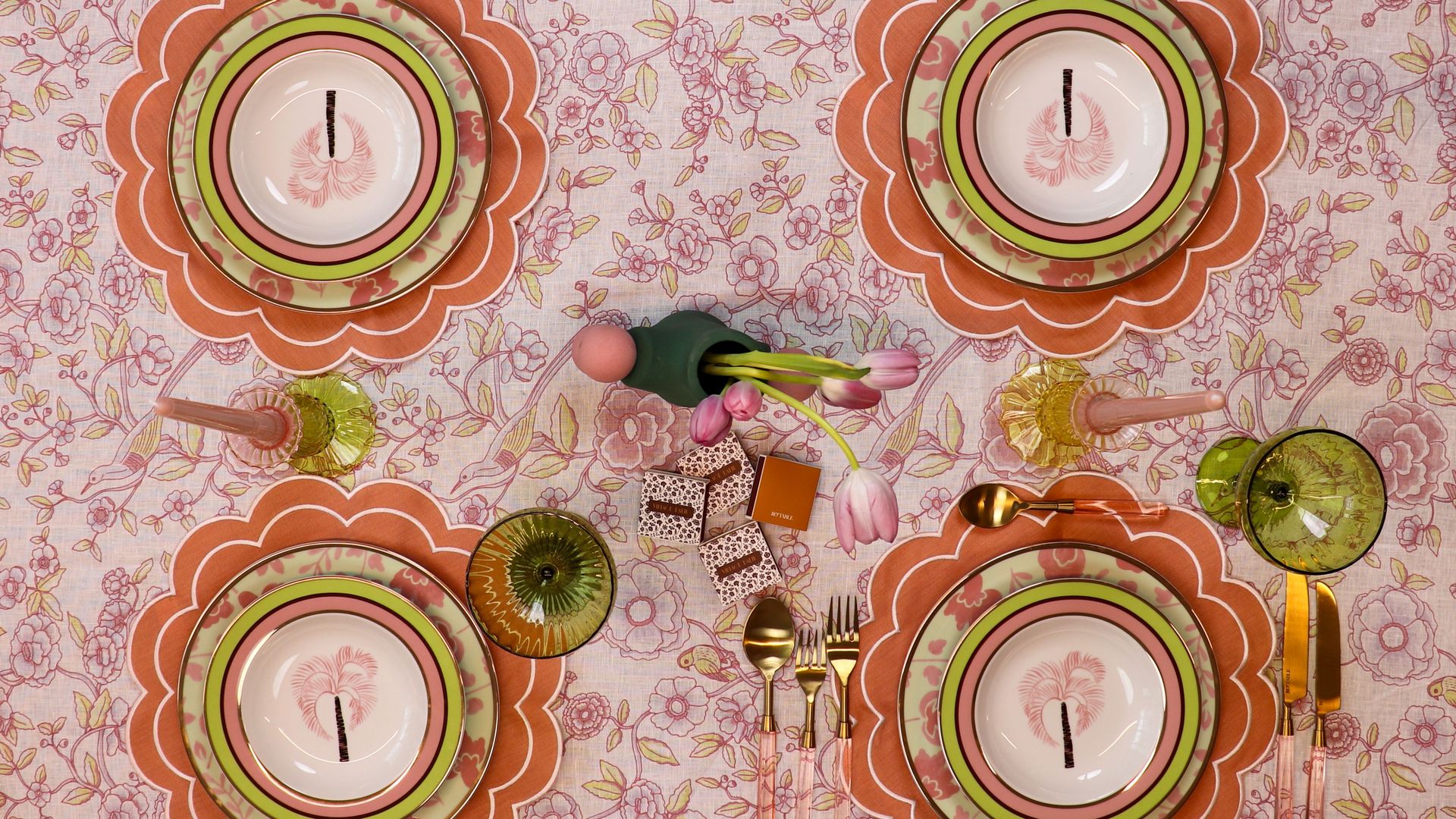 Table Setting Trends for 2025 Are Intentionally Imperfect | Livingetc