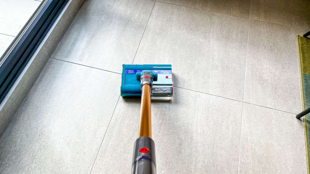 Dyson V15s Detect Submarine review: does Dyson's only vacuum-mop sink ...