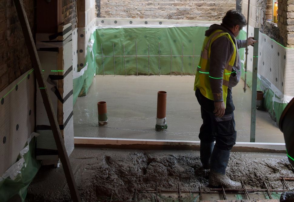 Ultra-low carbon limestone calcined clay LC3 cement used in UK 'for first time' | Homebuilding