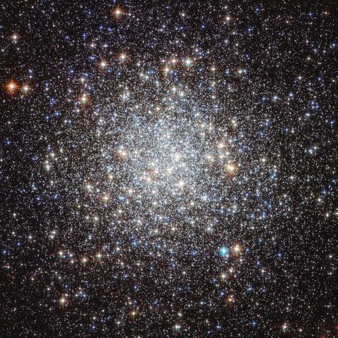 Rainbow Star Cluster Sparkles in Stunning Hubble Photo | Space