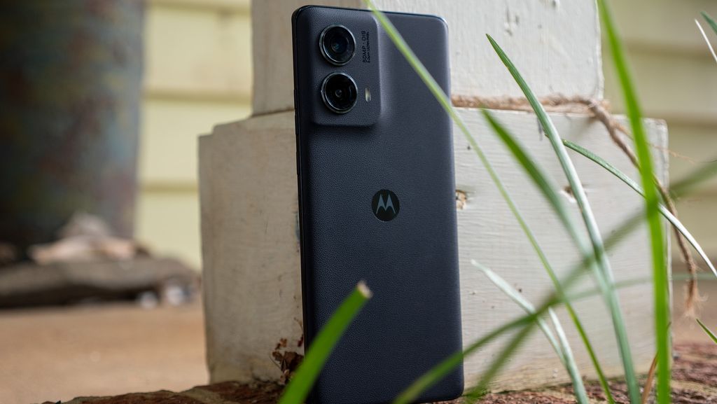 Motorola Edge 2024 review: Immediately forgettable, despite its good ...