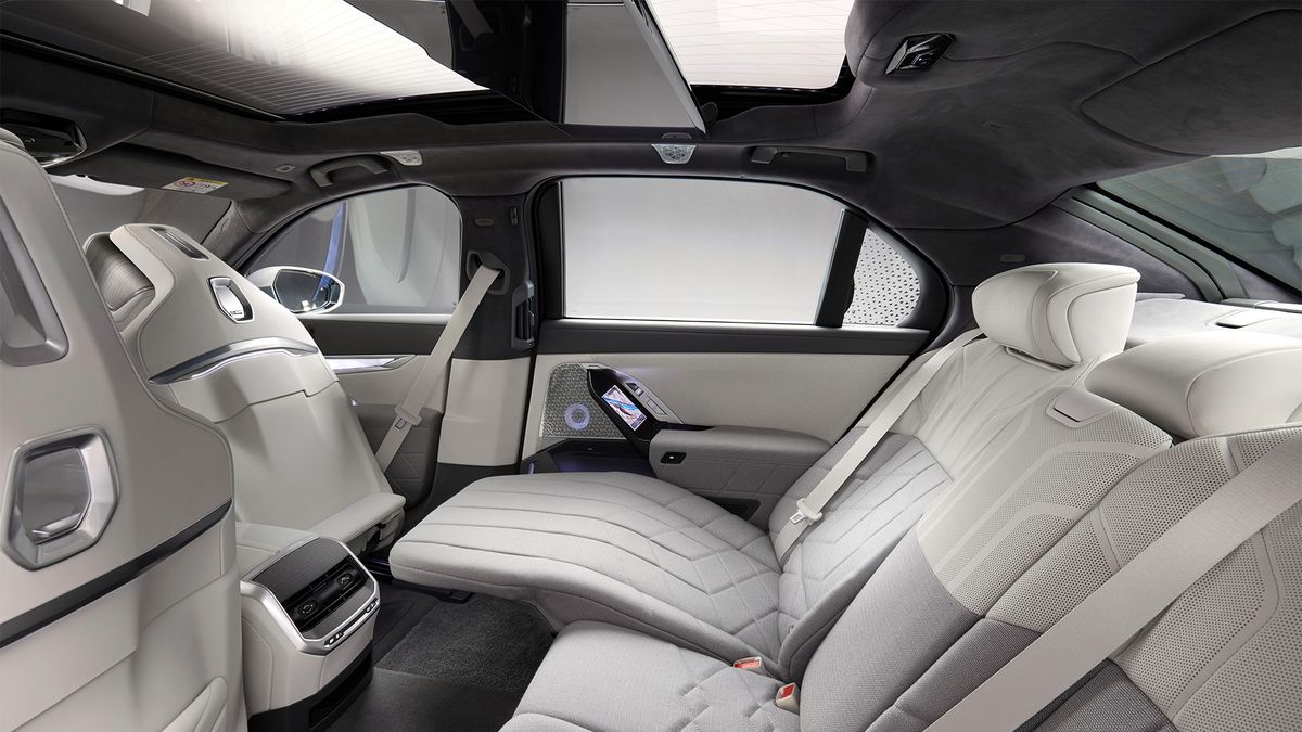 Move over, Rolls Royce – I tried the BMW i7's 31-inch 8K Theater Screen ...
