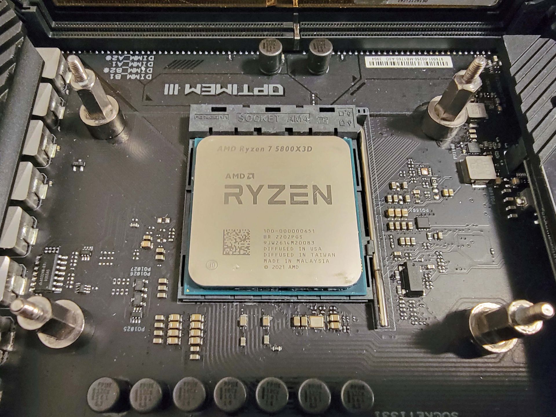 AMD Ryzen 7 5800X3D Boost Frequencies and Thermal Throttling Tests ...