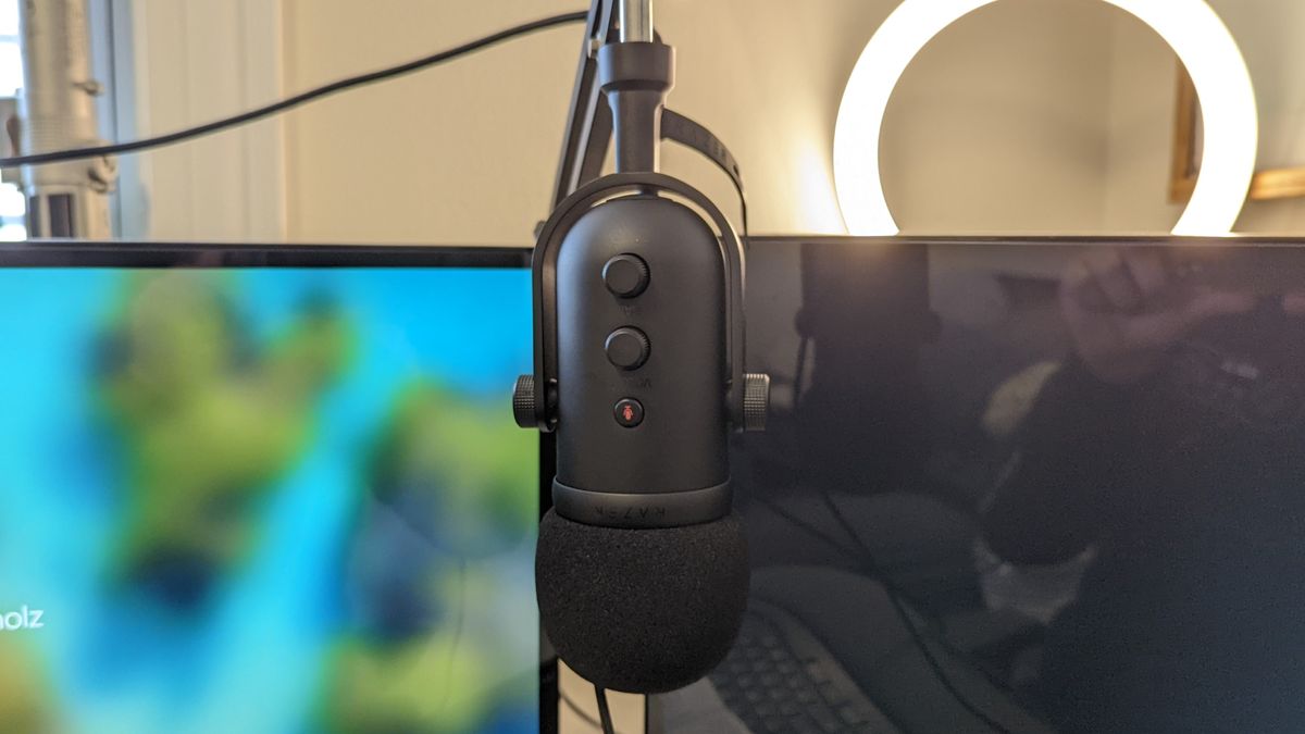 Razer Seiren V2 Pro Review: A compact cardioid mic with some minimal ...