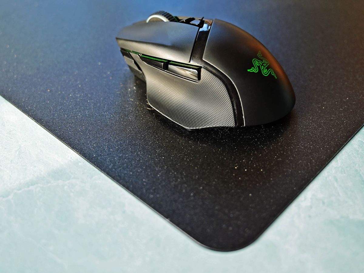 Razer Acari is a super slick, low-friction mouse mat for high-level ...