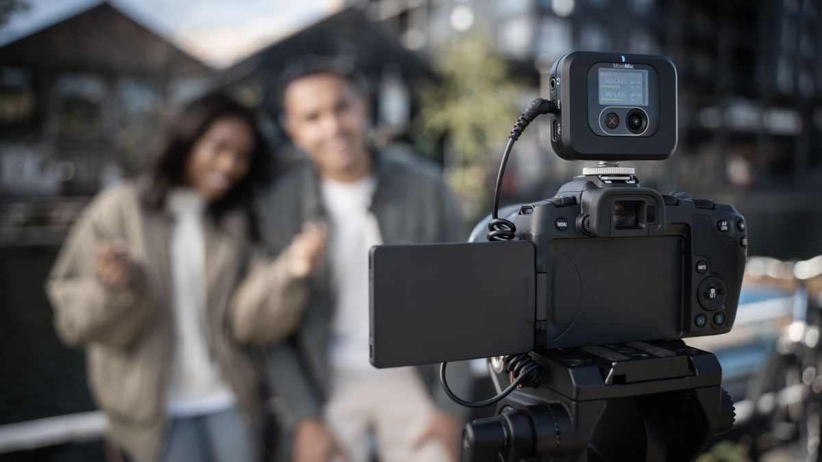 Shure claims its new MoveMic is the "world's smallest" wireless ...