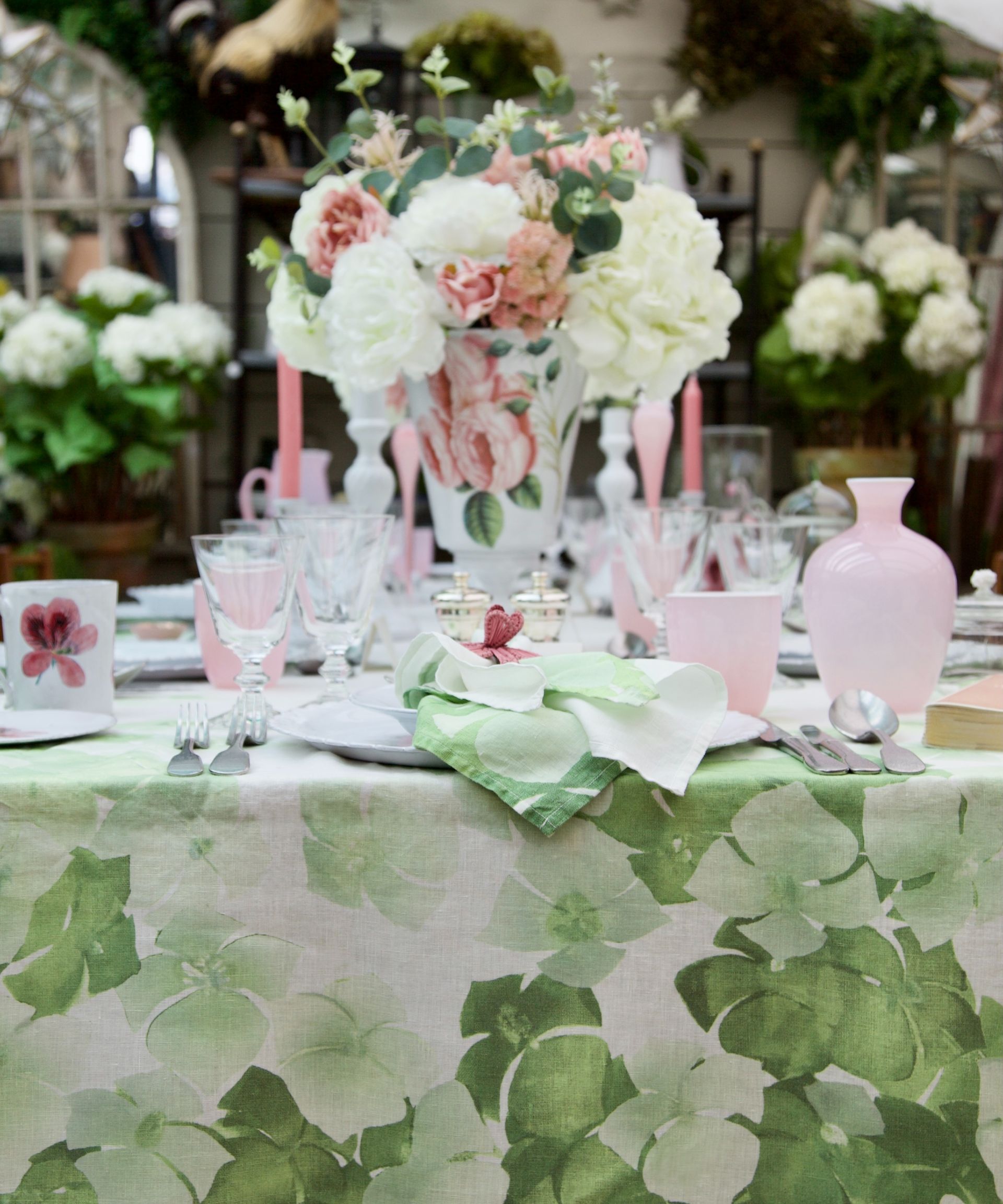 What are the rules for a table centerpiece? | Homes and Gardens