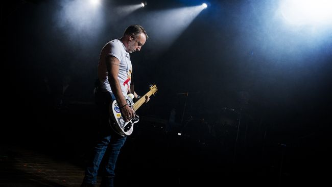How Joy Division bassist Peter Hook pioneered ‘lead bass’ | Guitar World