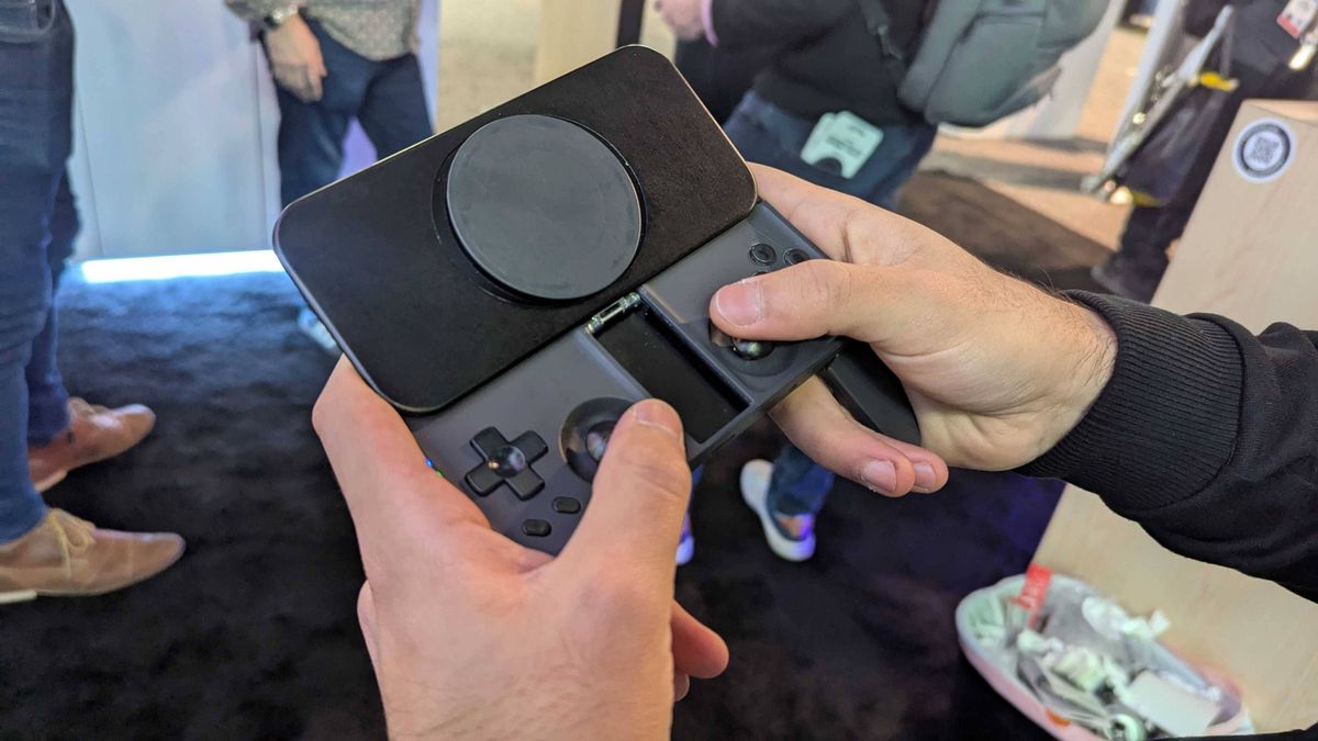 The MCON gaming controller lets you turn your phone into a modern PSP ...