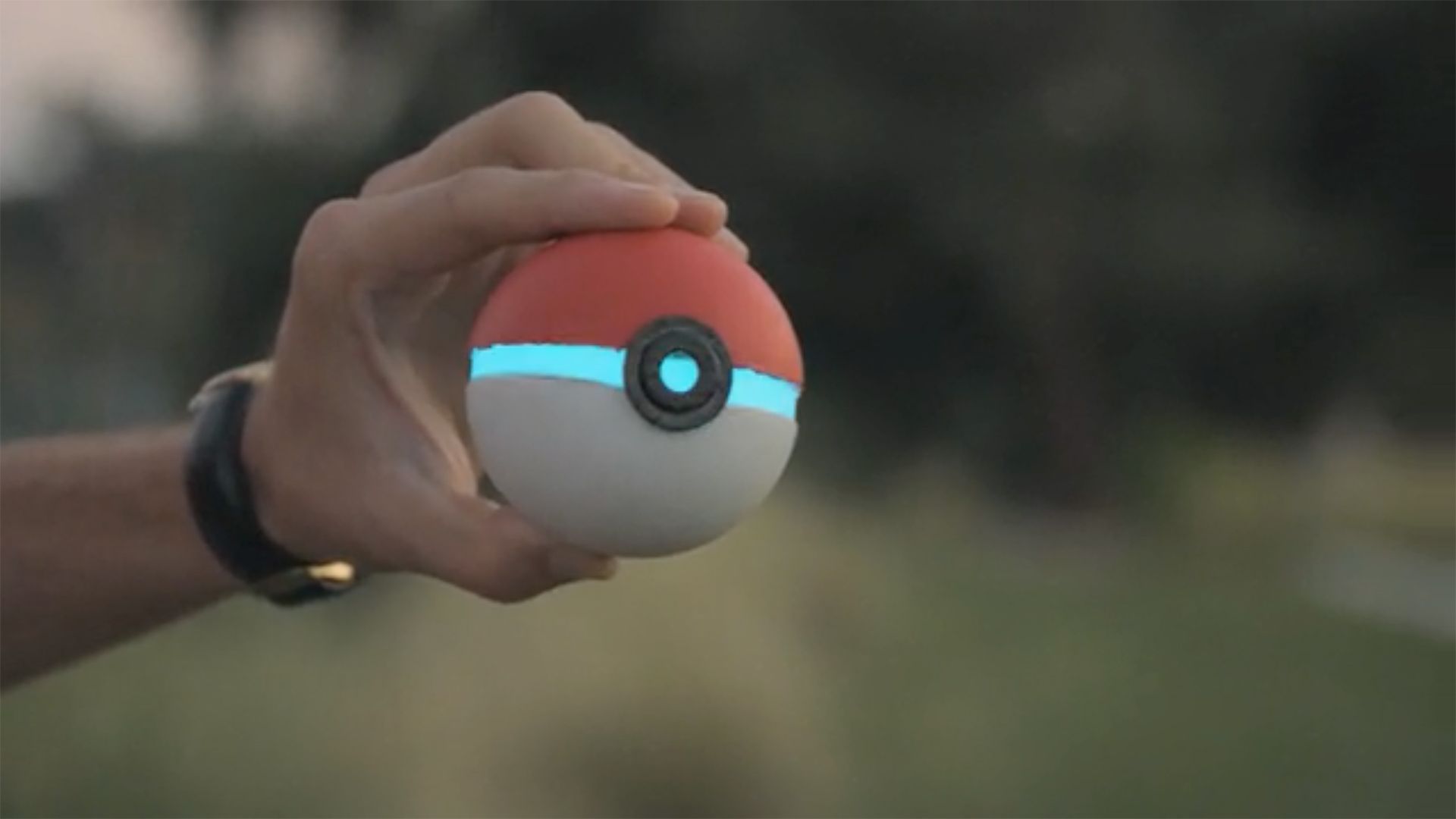 Pokémon Go fans, now you can get a real working Pokéball that doubles ...