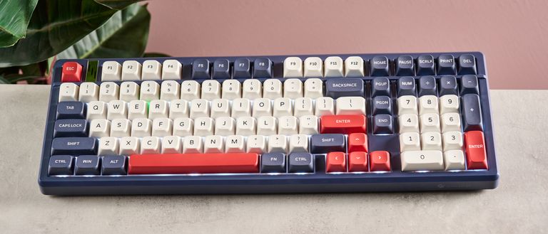 Gamakay TK101 review: impressive connectivity options and mechanical ...