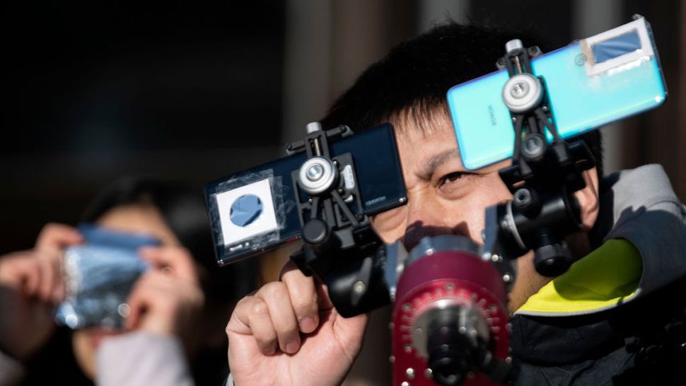 How to photograph a solar eclipse with a smartphone — 7 tips from an ...