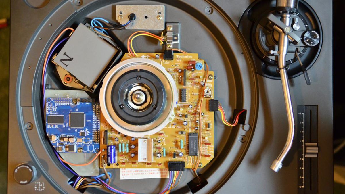 Amazing mod turns a Technics SL-1200 deck into a standalone DVS player ...