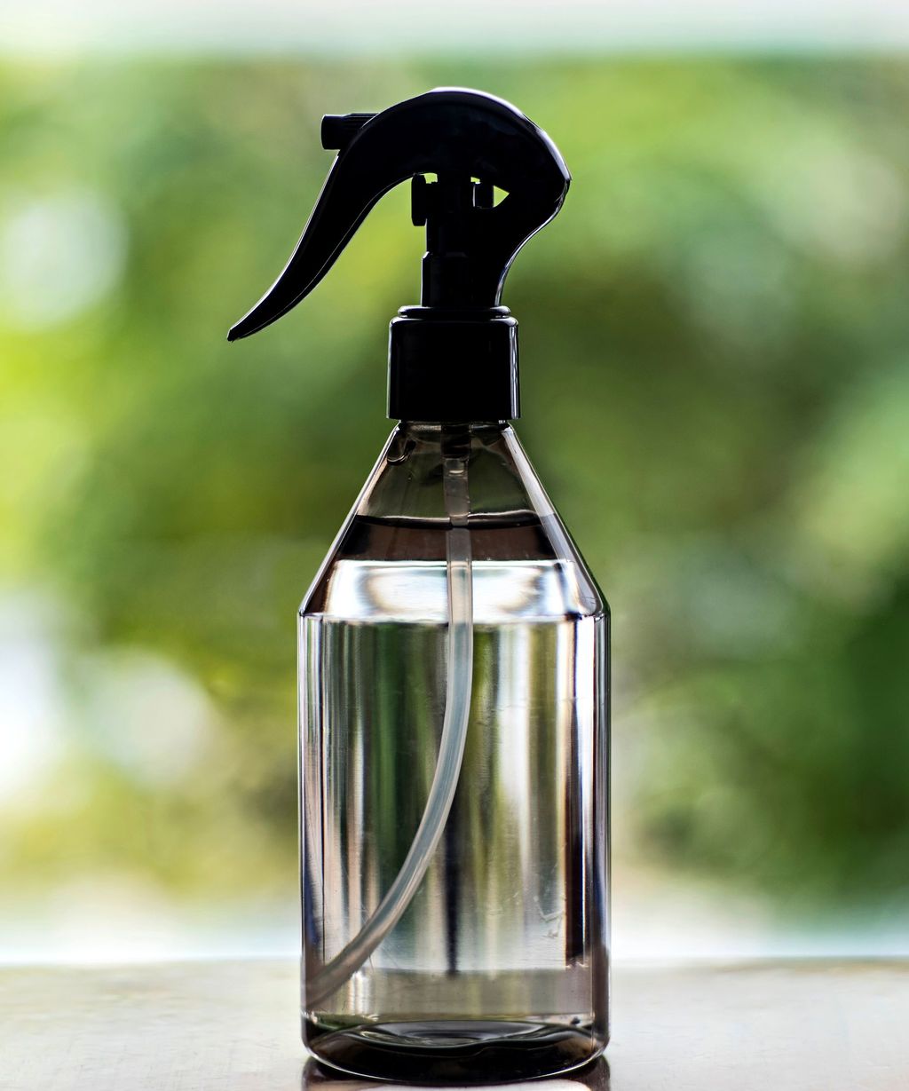 Make your own room spray: for a cost-effective alternative | Homes and ...